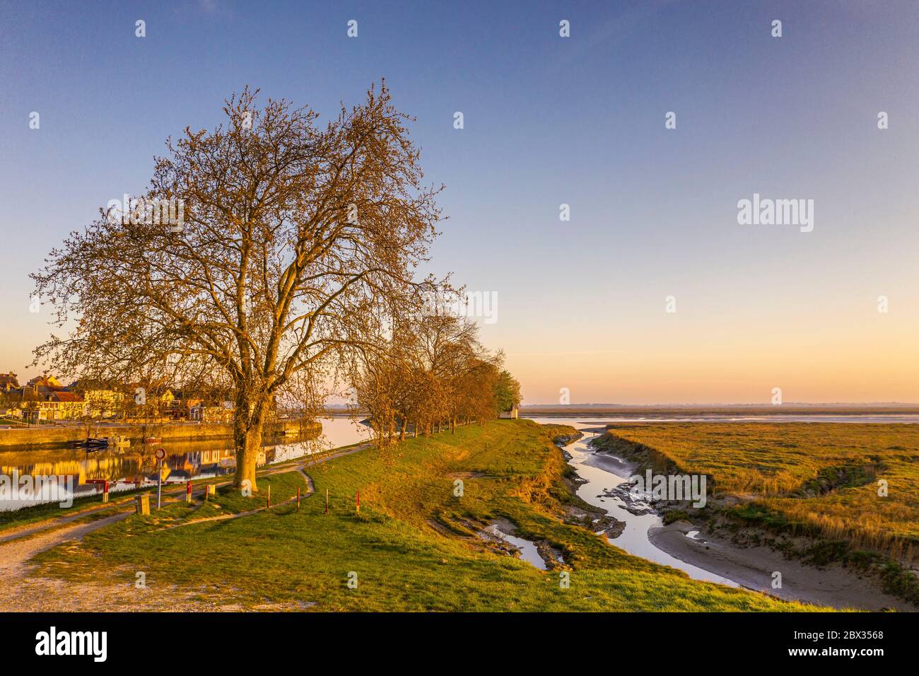 France, Somme (80), Baie de Somme, Saint-Valery-sur-Somme in the early ...