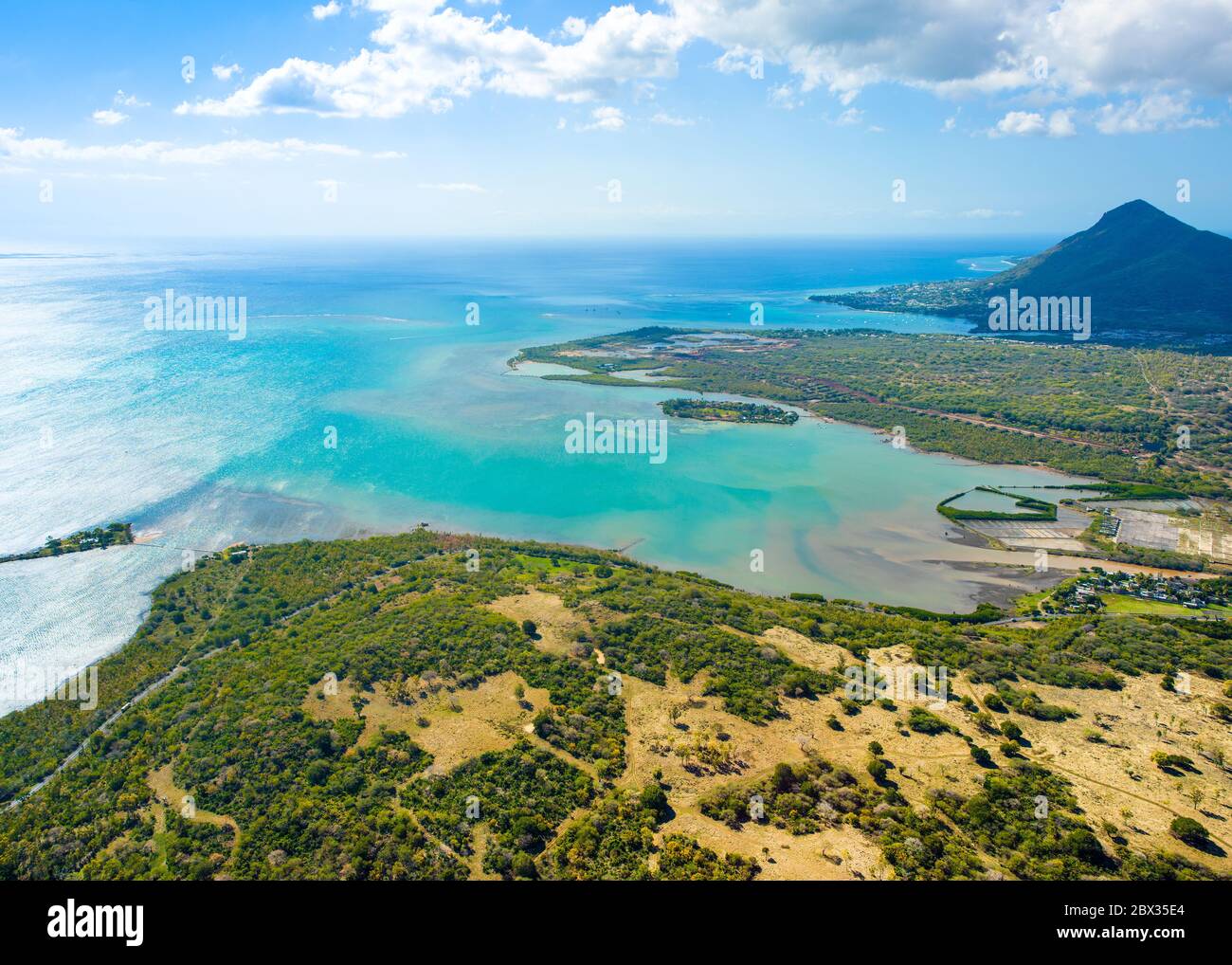 Aerial view of Mauritius island panorama and beautiful blue lagoon ...