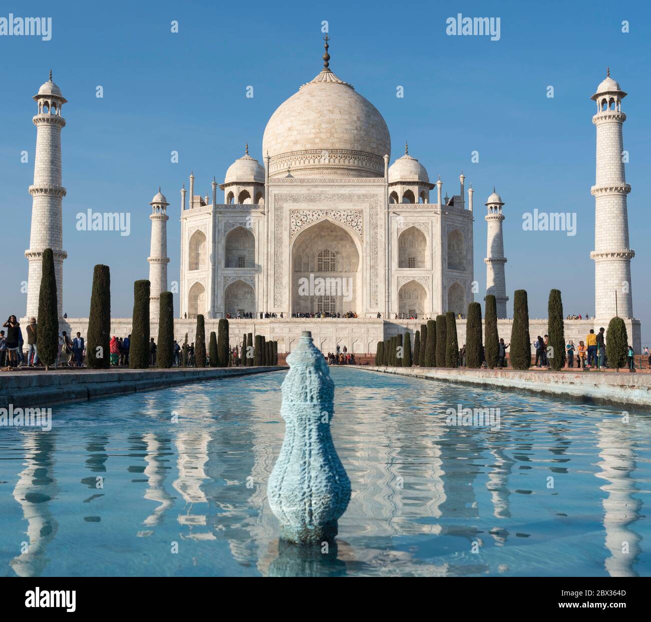 Taj mahal reflecting pool hi-res stock photography and images - Alamy
