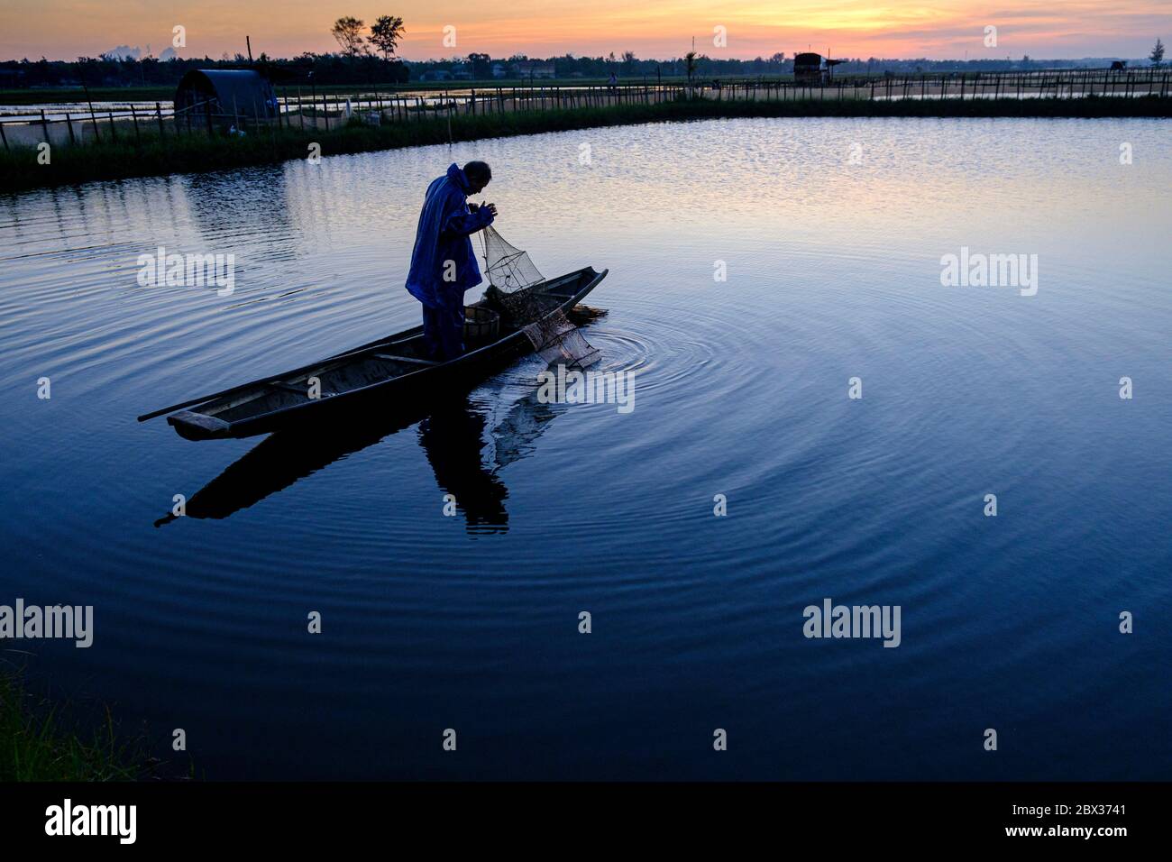 Vietnam, Thua Thien Hue province, fishing with square nets in Tam Giang ...