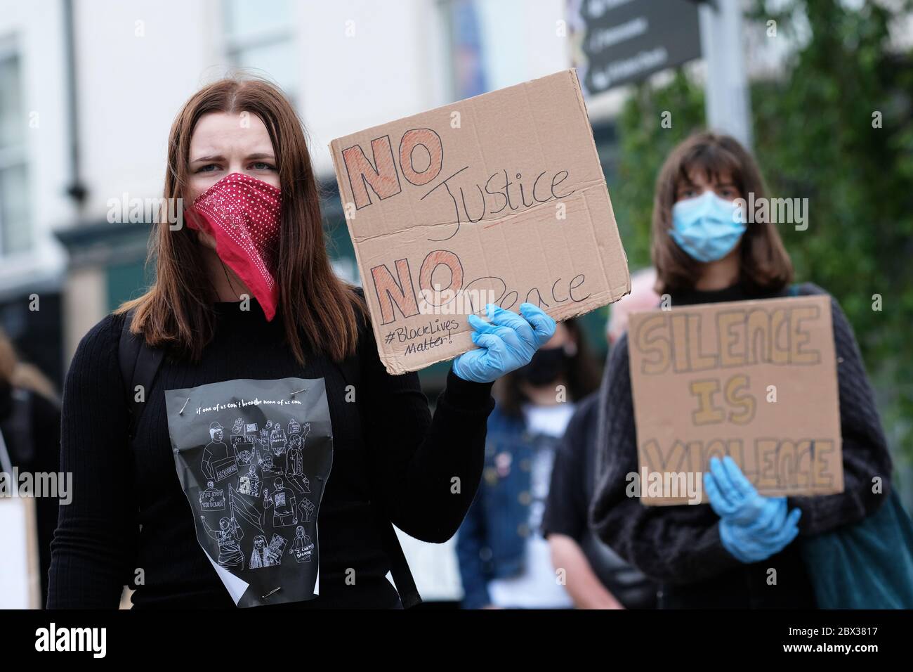 Female blm supporter hi-res stock photography and images - Alamy