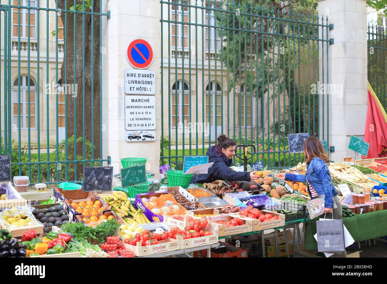 La rochelle market stall hi-res stock photography and images - Alamy