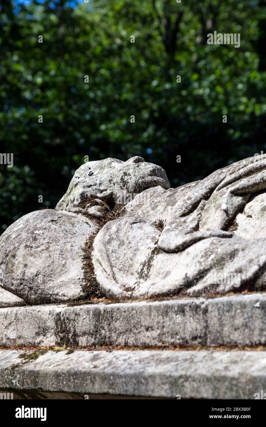 John Bunyan Tomb High Resolution Stock Photography and Images - Alamy