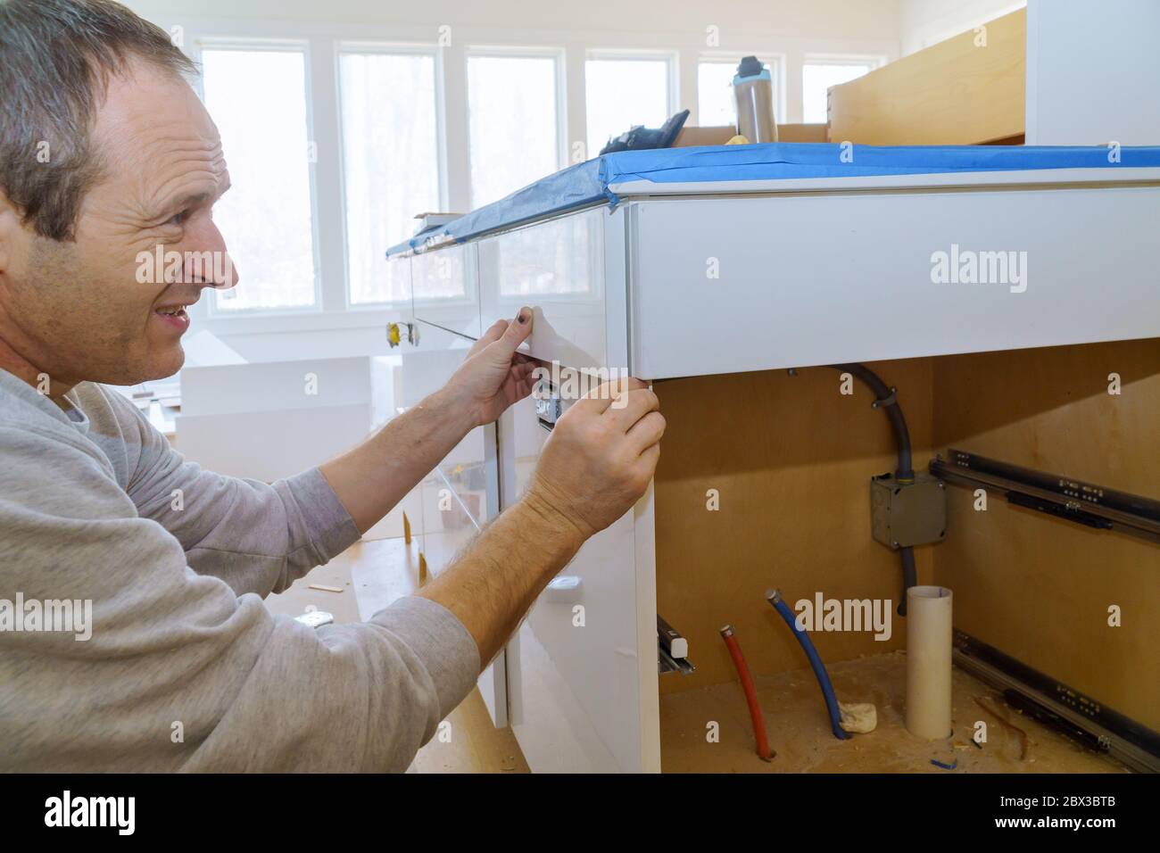 Installed cabinets hi-res stock photography and images - Alamy