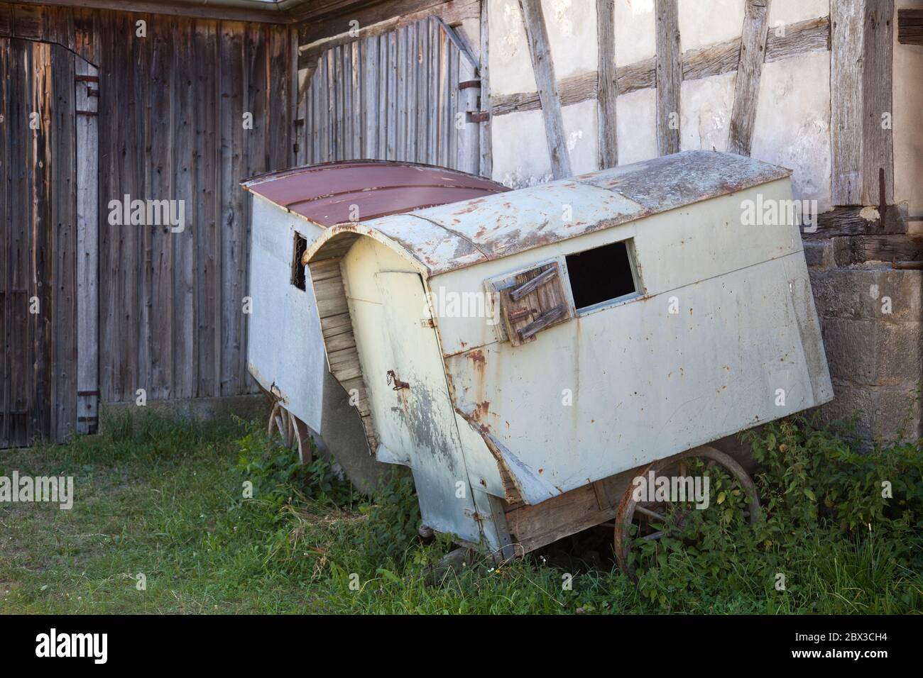 Dirty old caravan hi-res stock photography and images - Alamy