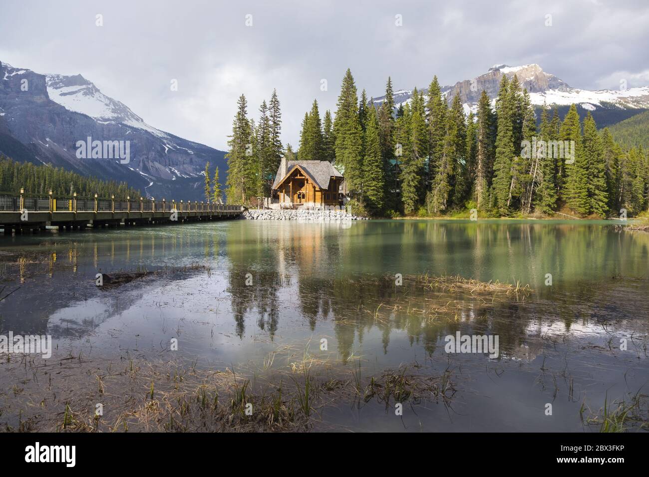 Cabin Lake High Resolution Stock Photography and Images - Alamy