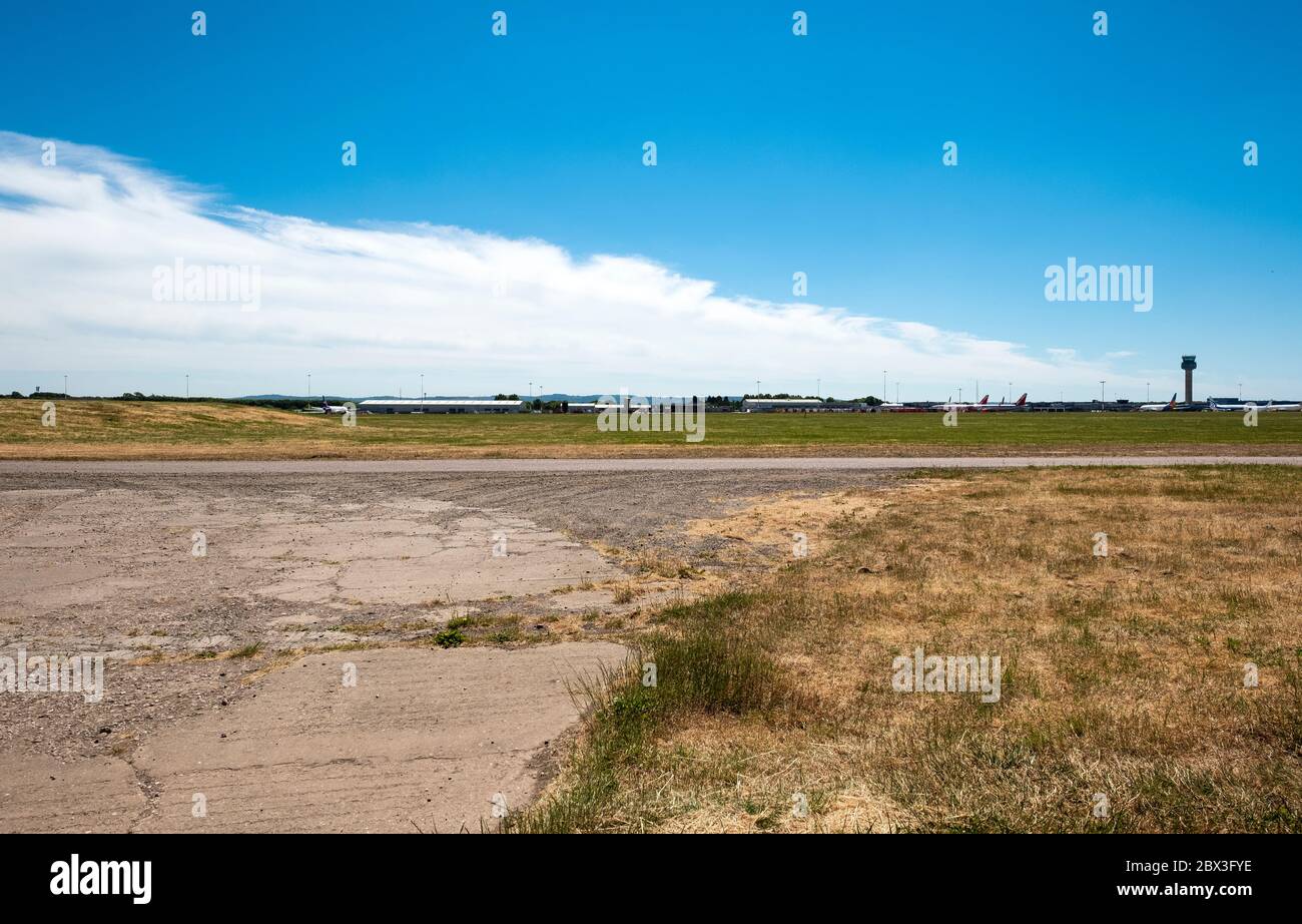 Airside view hi-res stock photography and images - Alamy