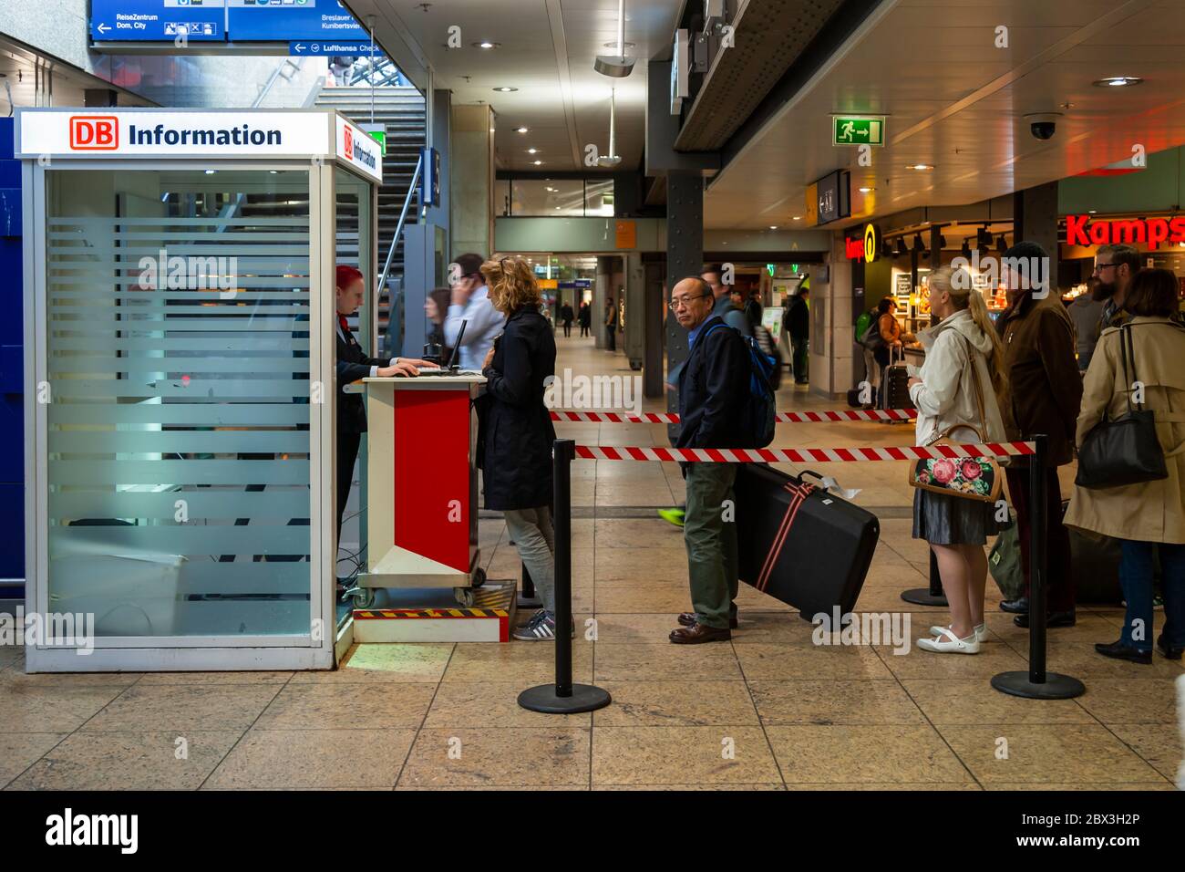 Queue at the information desk at Cologne Central Station, Germany Stock ...