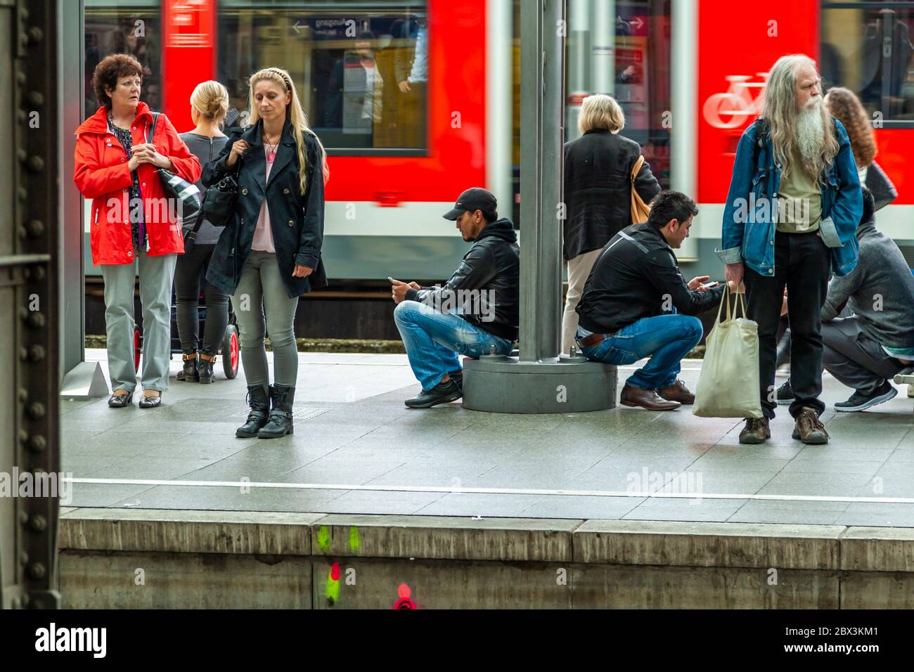 Commuter on a platform of the main station in Cologne, Germany Stock ...