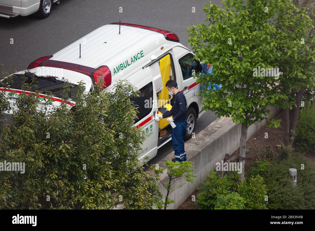 Ambulance outside er entrance hi-res stock photography and images - Alamy