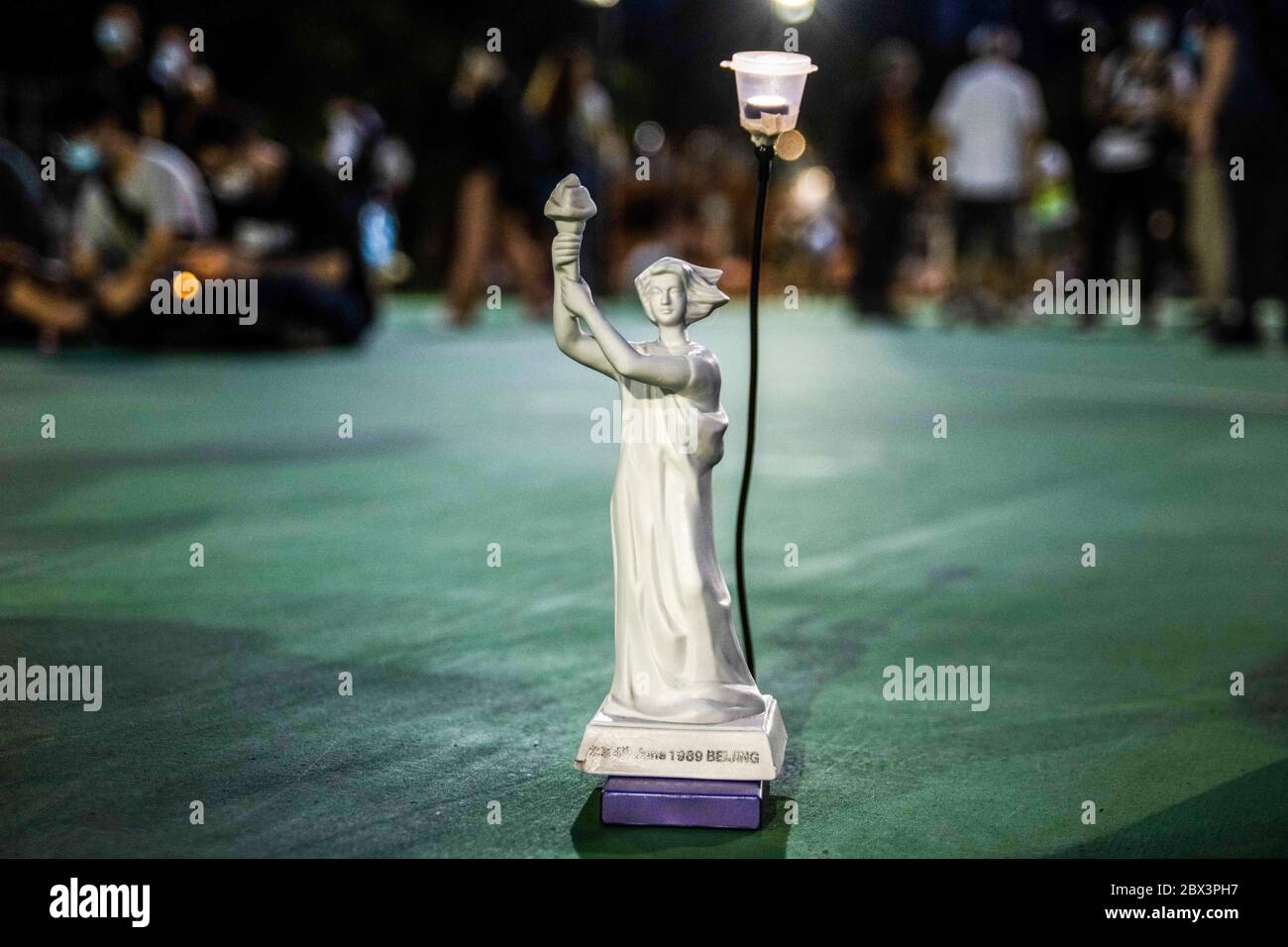 1989 goddess of democracy statue hi-res stock photography and images ...