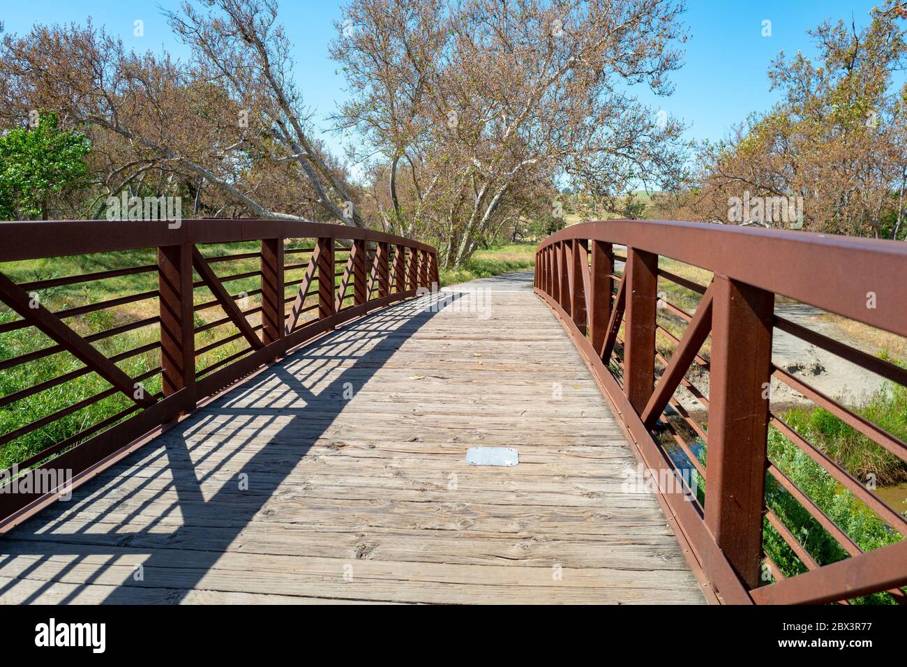 Bridge over stream hi-res stock photography and images - Alamy