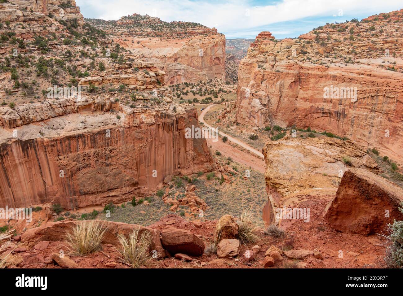 Beautiful landscape along the Cassidy Arch Trail of Capitol Reef ...