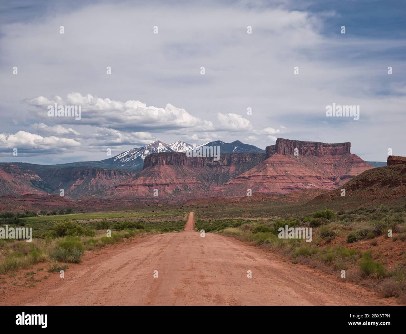 Gravel gravel road hi-res stock photography and images - Alamy