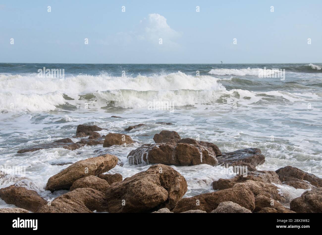 Rocky ocean waves hi-res stock photography and images - Alamy