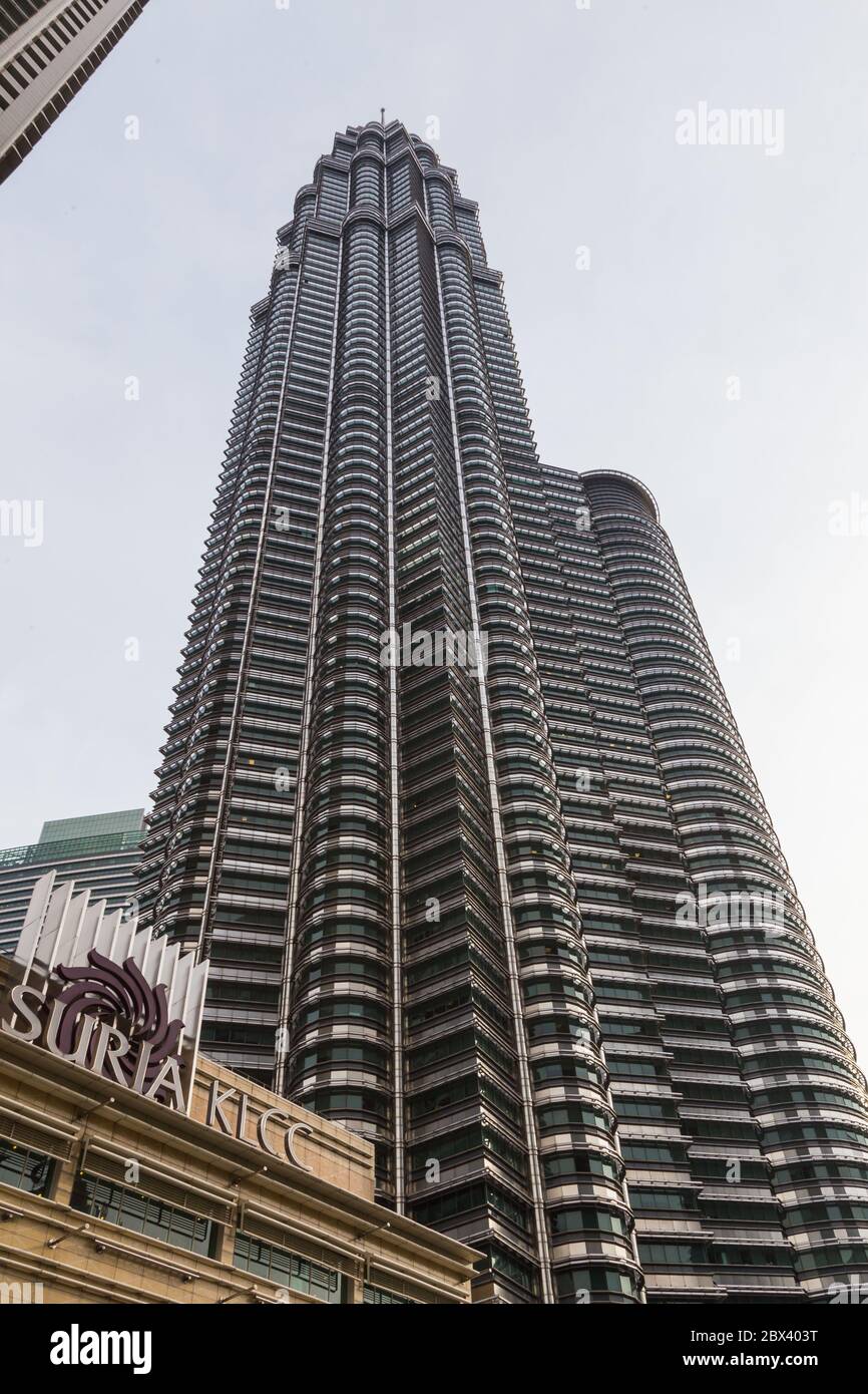 Petronas twin close up kuala lumpur hi-res stock photography and images ...