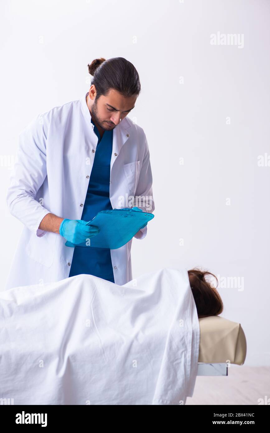 Police coroner examining dead body in morgue Stock Photo - Alamy