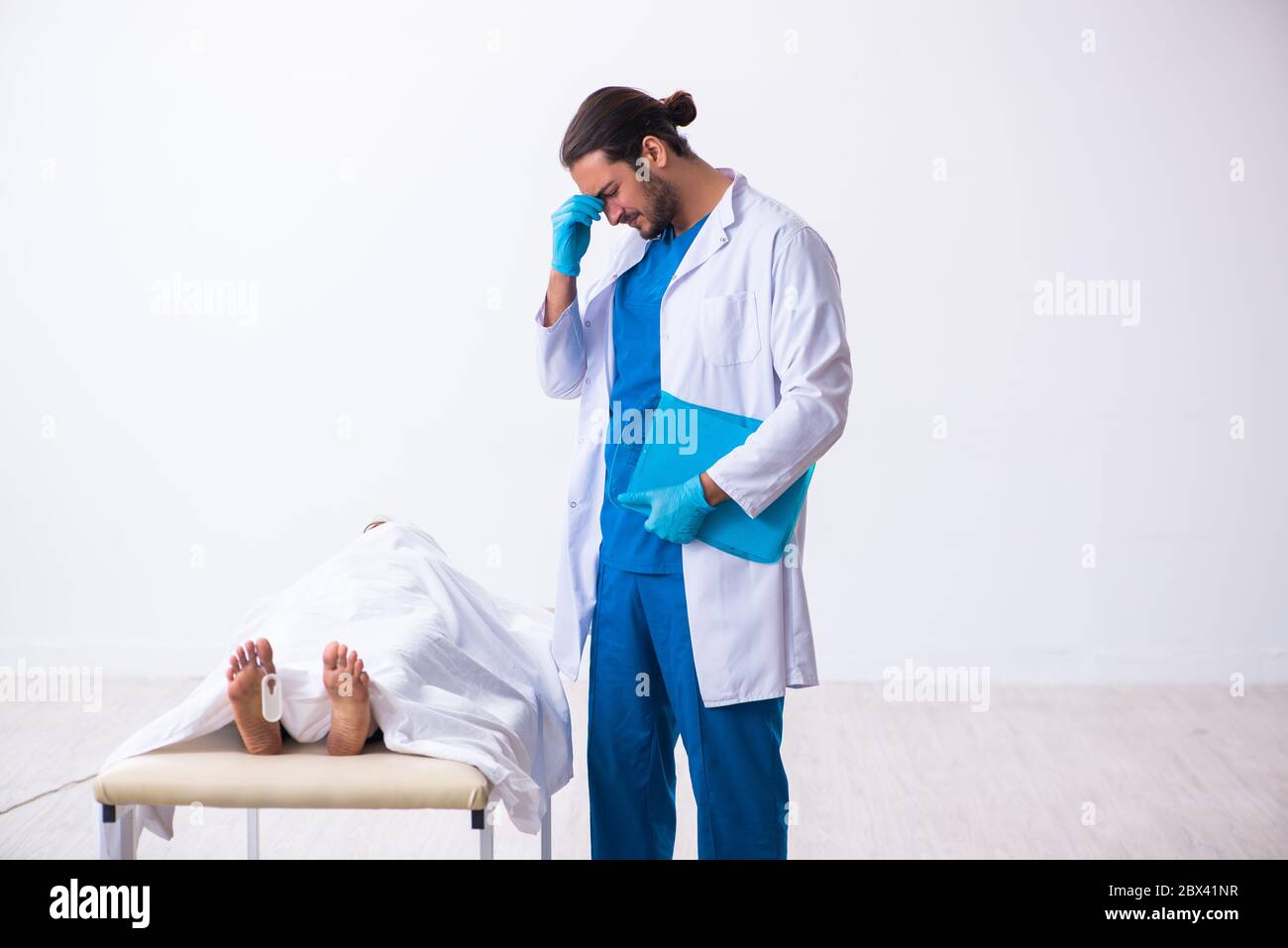 Police coroner examining dead body in morgue Stock Photo - Alamy