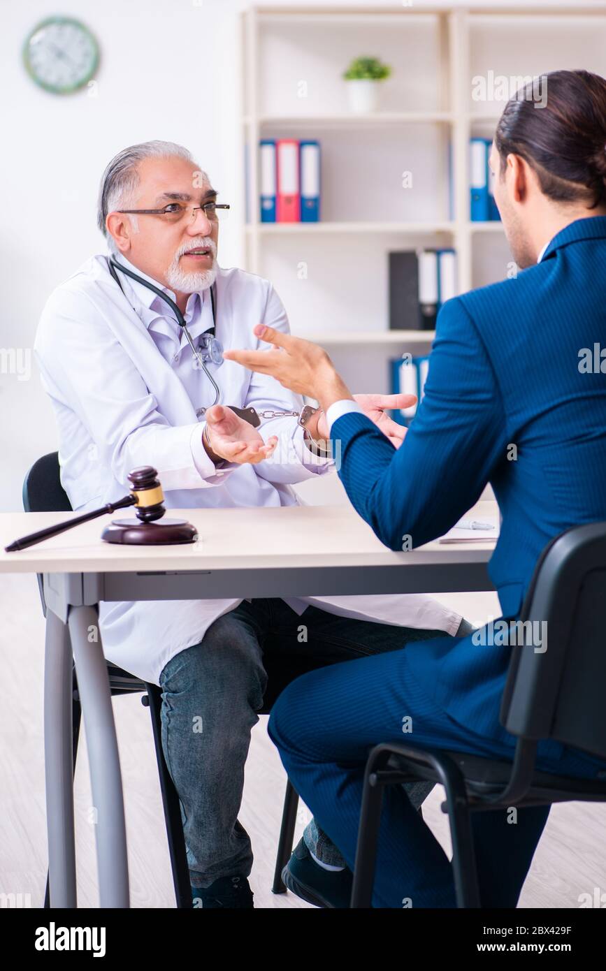 Lawyer arguing in court hi-res stock photography and images - Alamy