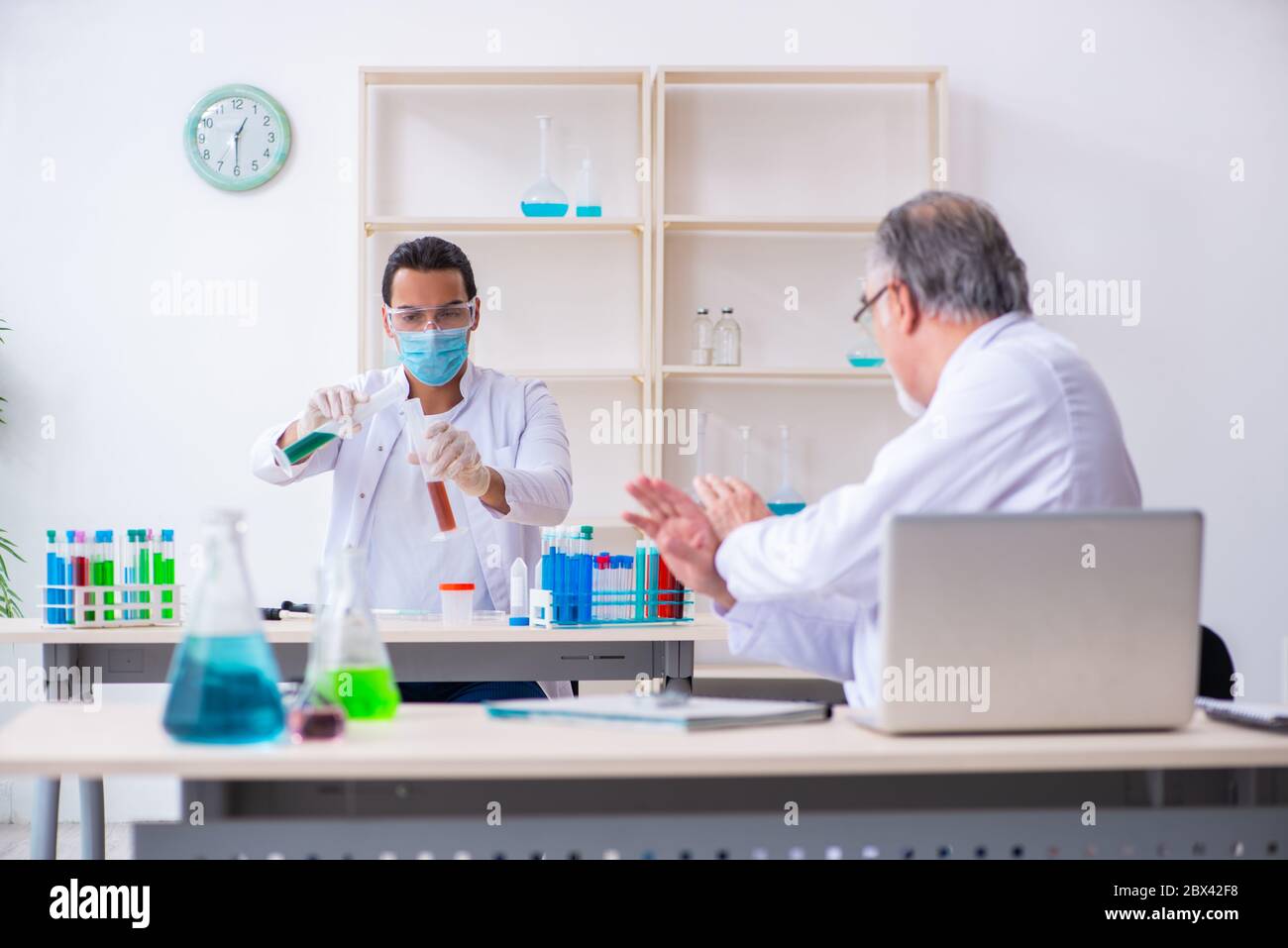 Chemist mix two liquid flask hi-res stock photography and images - Alamy