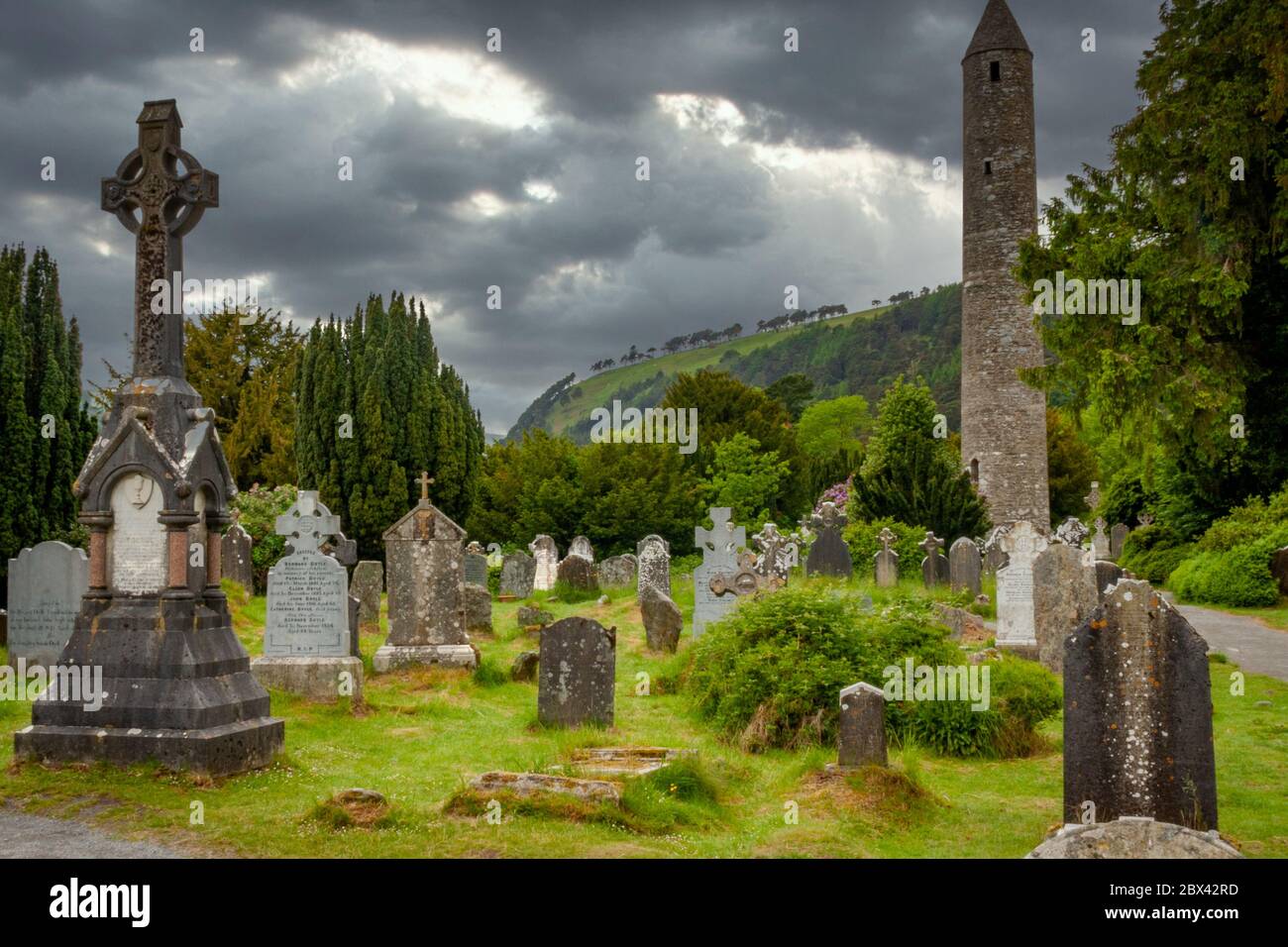 Glendalough monastic ruins wicklow hi-res stock photography and images ...