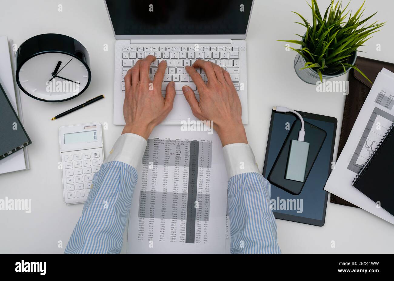 Working desk hi-res stock photography and images - Alamy
