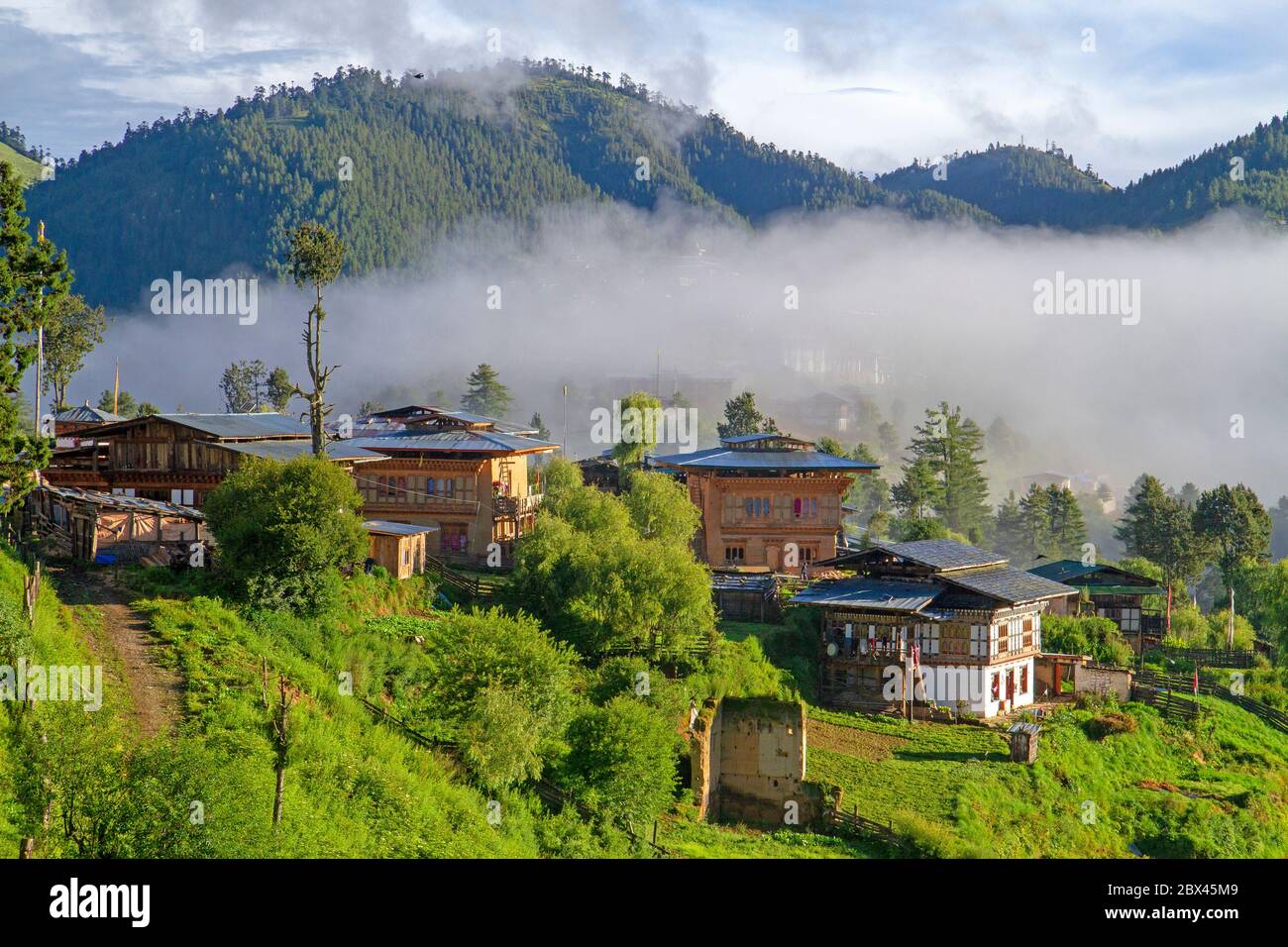 The village of Gangtey above the Phobjika Valley Stock Photo - Alamy