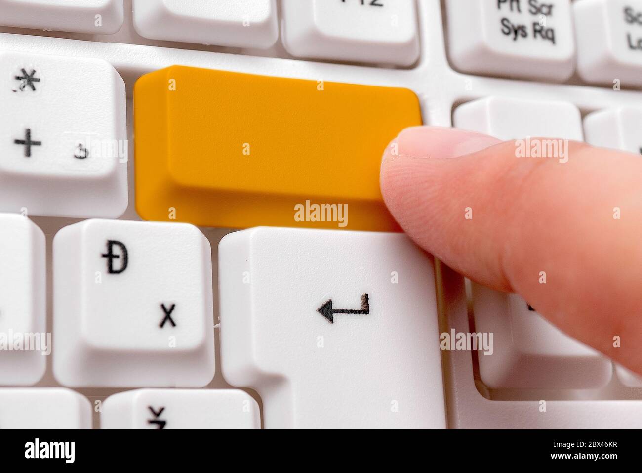 White Pc Keyboard With Empty Note Paper Above White Key Copy Space ...