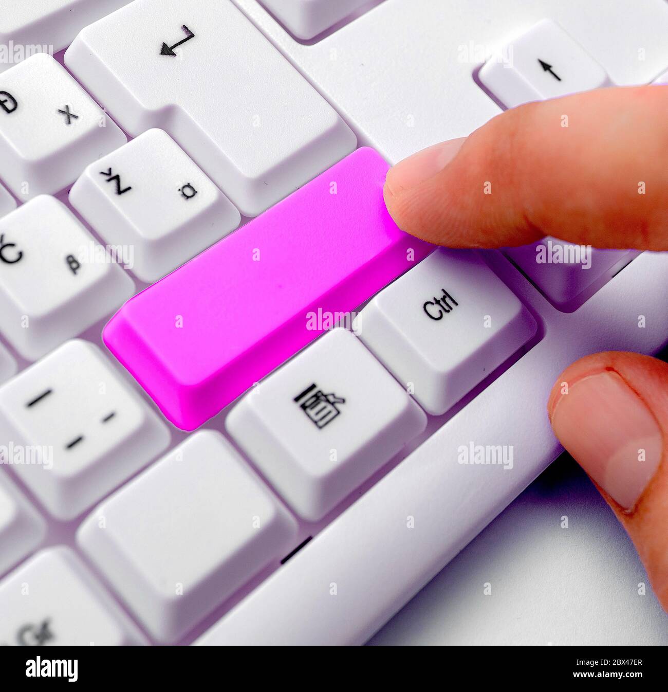 White Pc Keyboard With Empty Note Paper Above White Key Copy Space ...