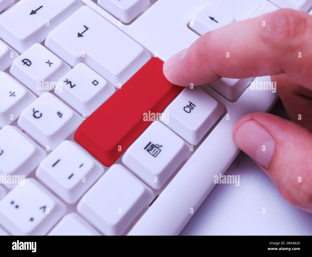 White Pc Keyboard With Empty Note Paper Above White Key Copy Space ...