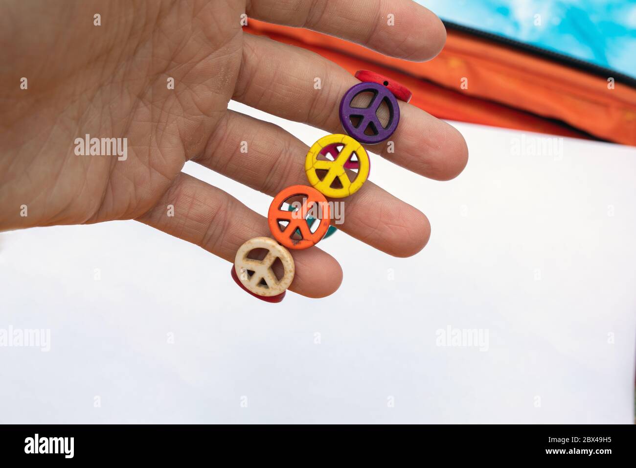 60s hand peace symbol hi-res stock photography and images - Alamy