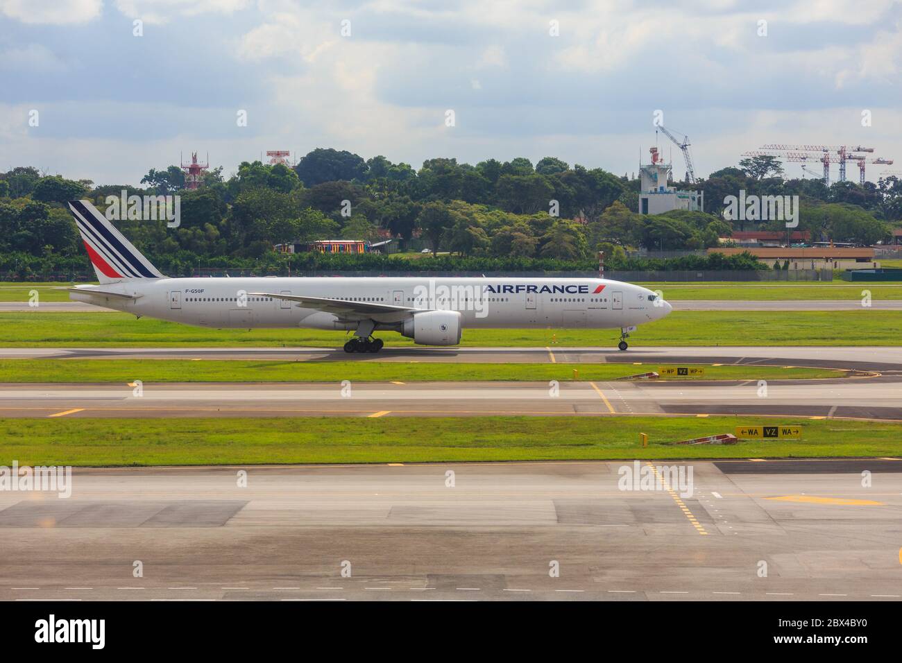SINGAPORE - July 07, 2017 : Aircraft of Commercial jet are ready to ...