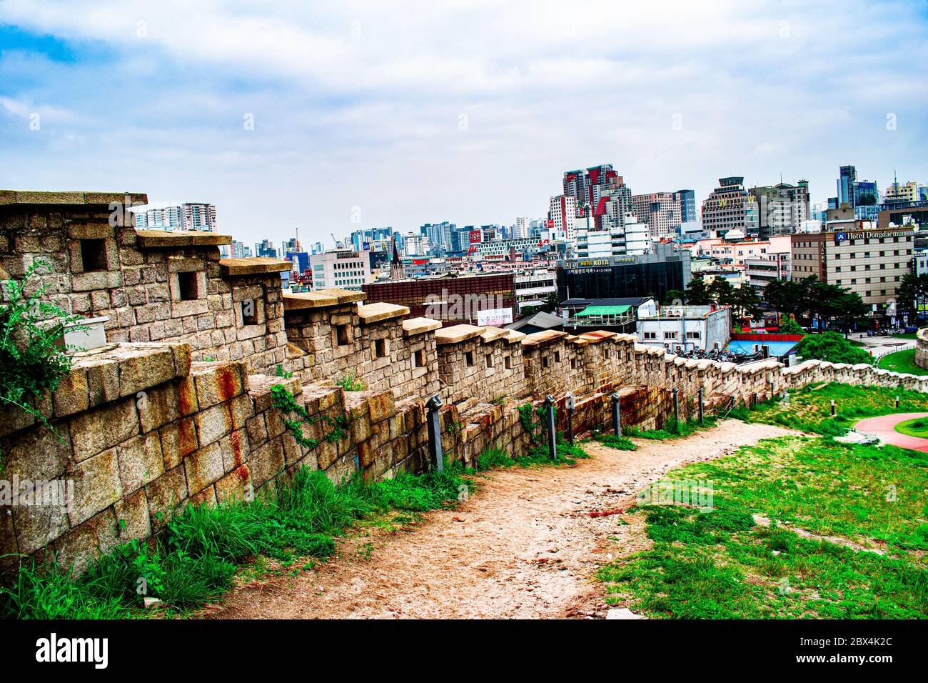 Seoul wall hi-res stock photography and images - Alamy