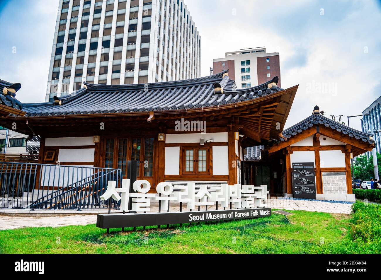 Seoul museum of korean folk music hi-res stock photography and images ...