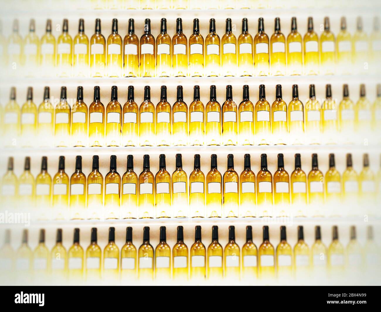 Row of bottles hi-res stock photography and images - Alamy