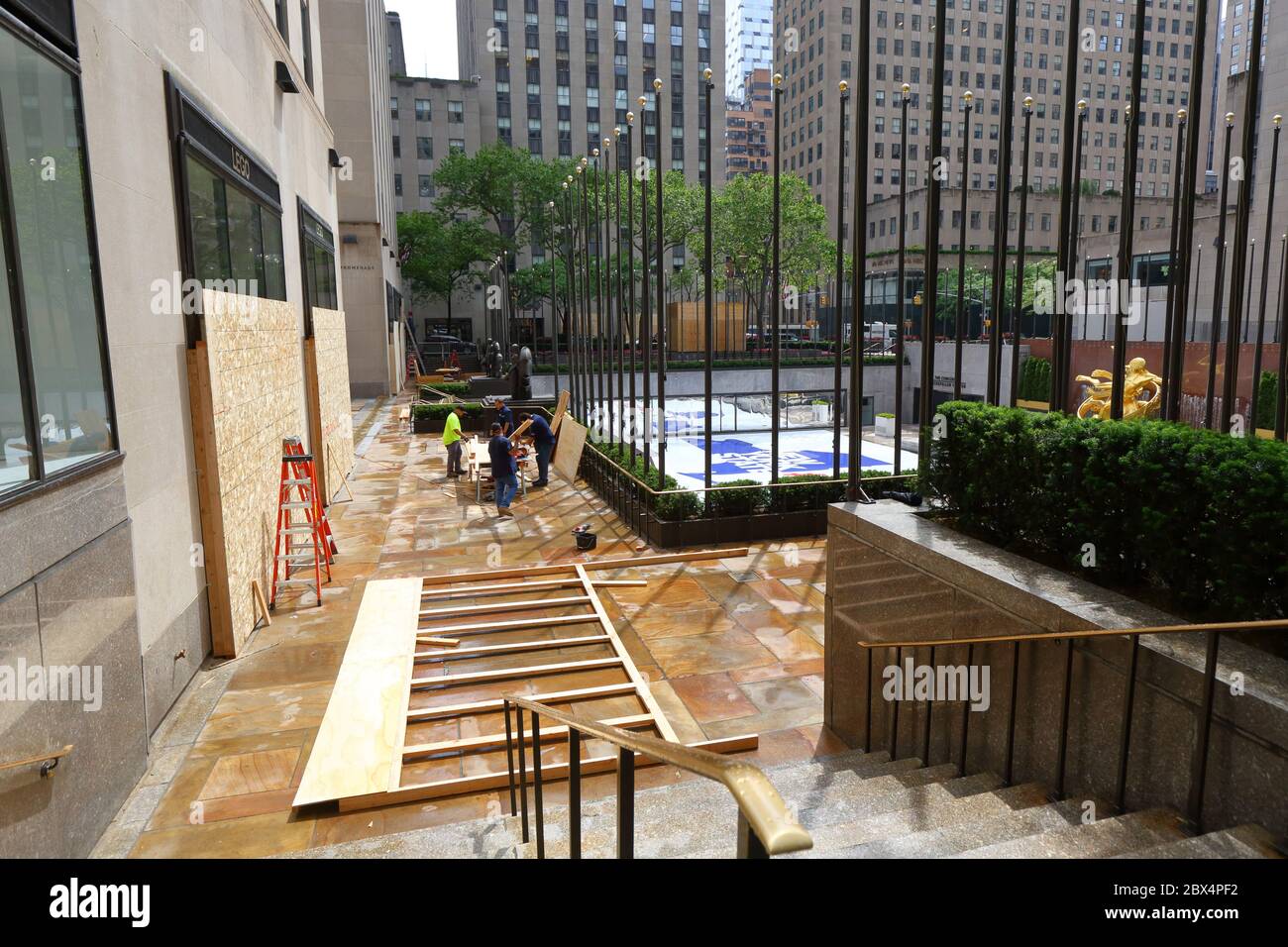 Shuttered storefronts hi-res stock photography and images - Alamy