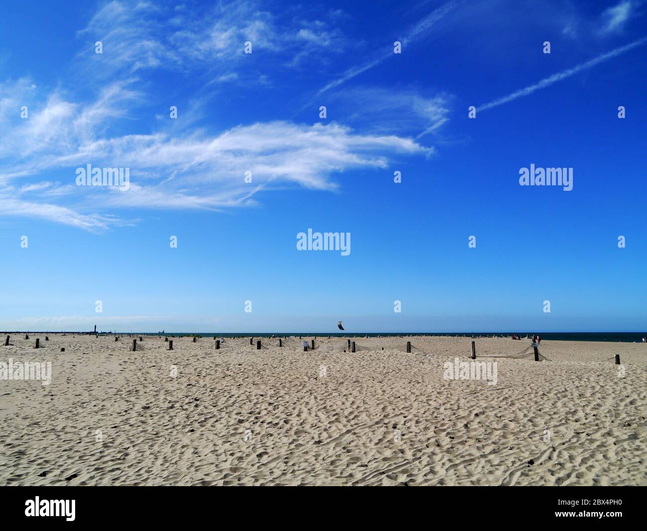 Dunkirk beach hi-res stock photography and images - Alamy
