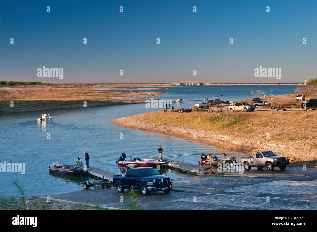 Motorboats at ramp at Falcon Lake, reservoir on Rio Grande, Falcon Dam ...