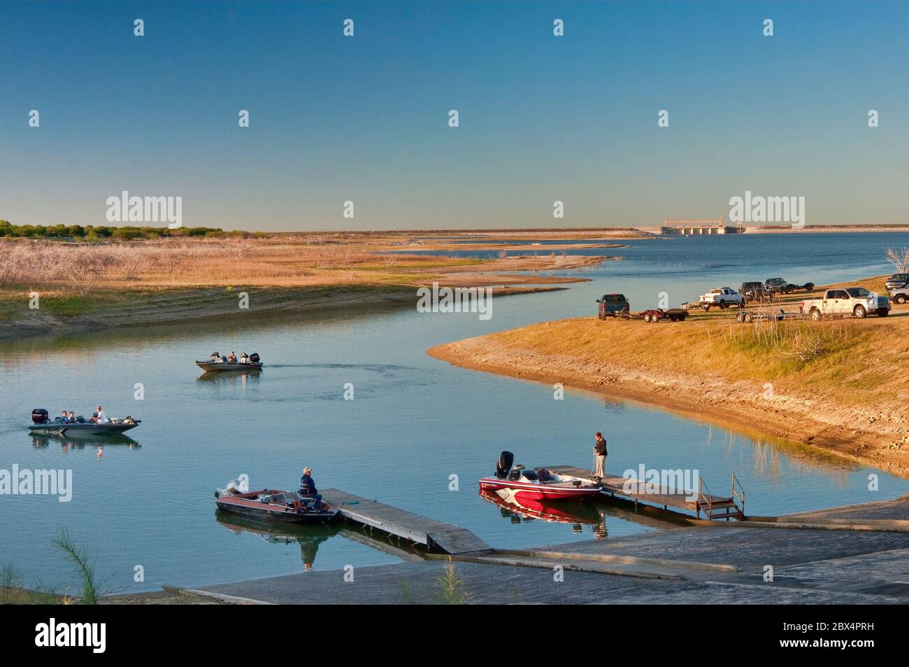 Motorboats at ramp at Falcon Lake, reservoir on Rio Grande, Falcon Dam ...