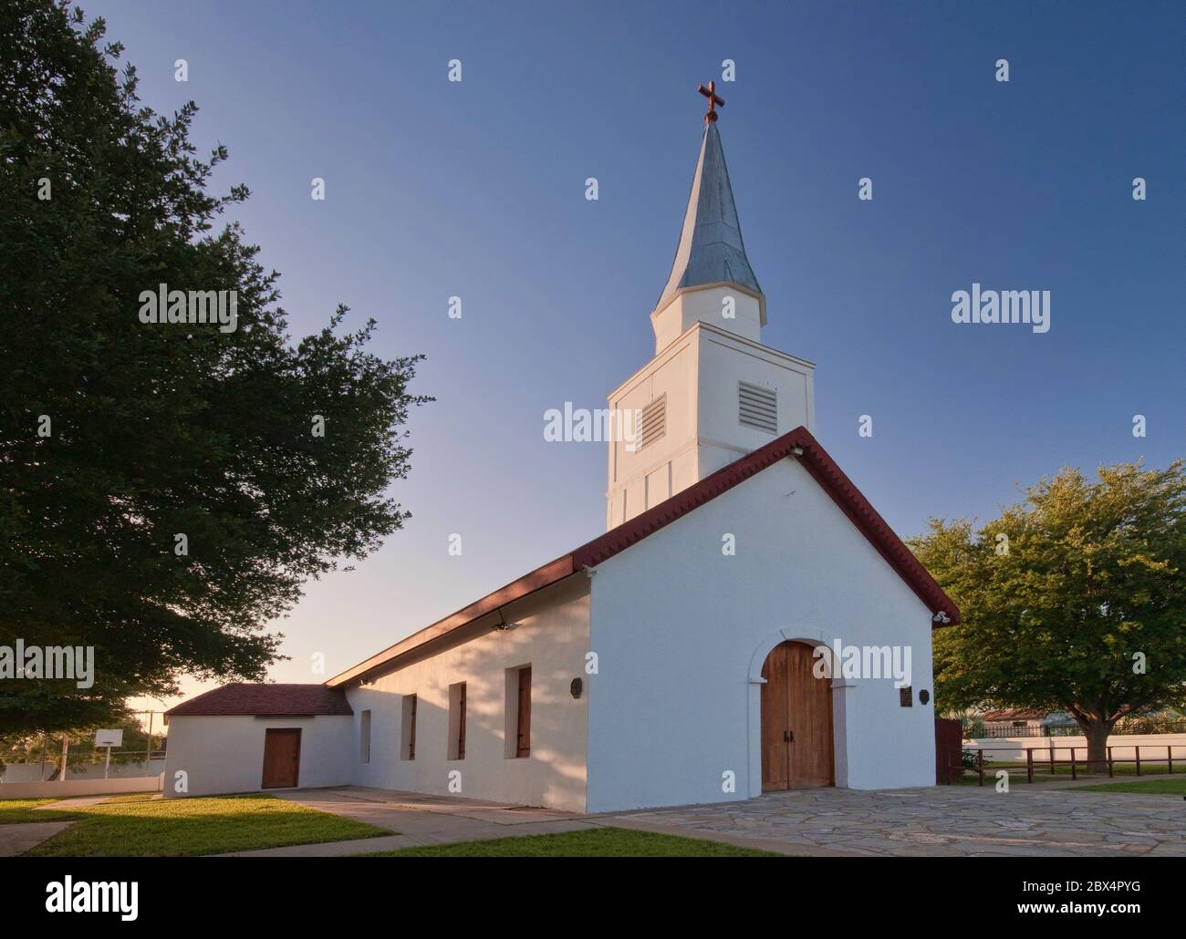 Refugio exterior hi-res stock photography and images - Alamy