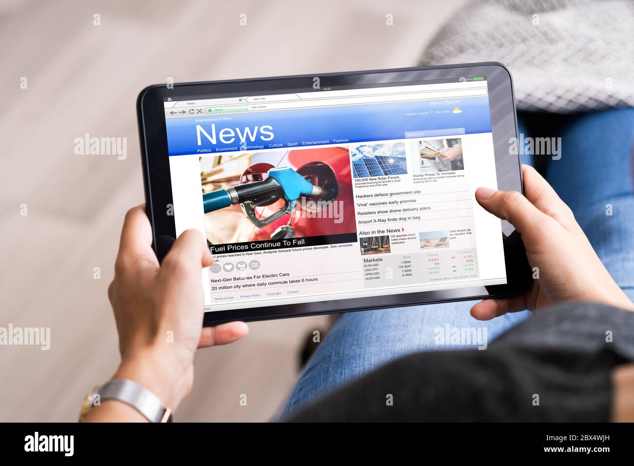 News tablet hi-res stock photography and images - Alamy