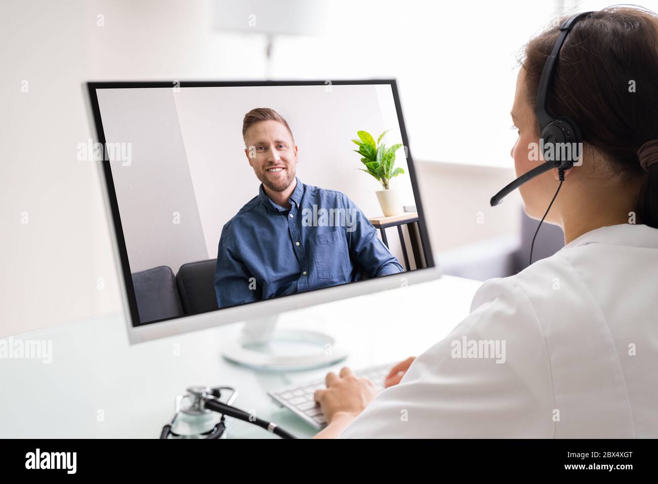 Doctor talking to male patient hi-res stock photography and images - Alamy