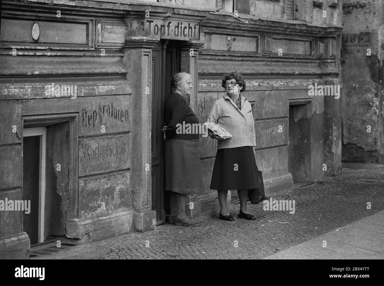 Tenement berlin Black and White Stock Photos & Images - Alamy