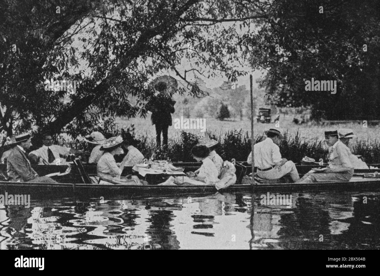 Picnic in 1900 hi-res stock photography and images - Alamy