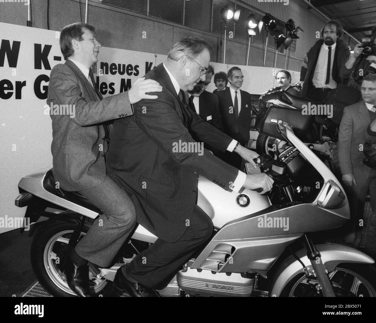 Bmw factory Black and White Stock Photos & Images - Alamy