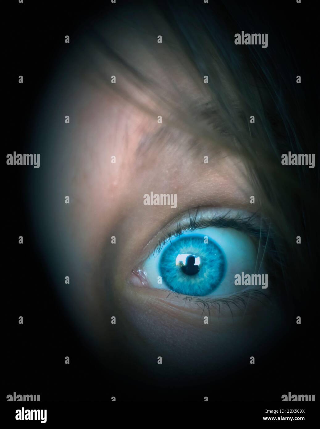 Frightened child hi-res stock photography and images - Alamy