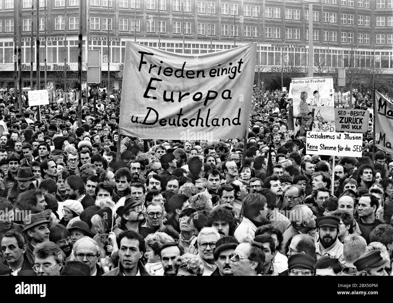 Middle east issues Black and White Stock Photos & Images - Alamy