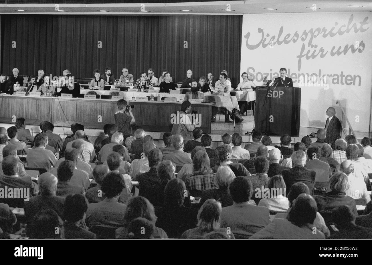 Conference of parties berlin 1995 hi-res stock photography and images ...