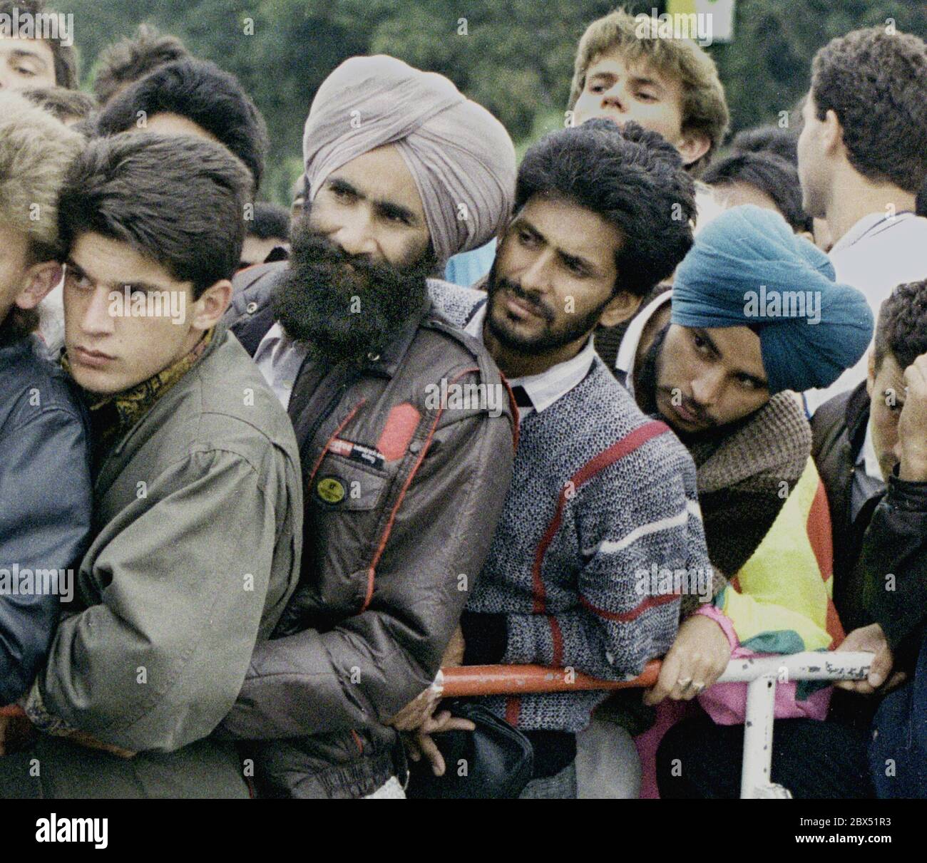 Family with children 1990 hi-res stock photography and images - Alamy