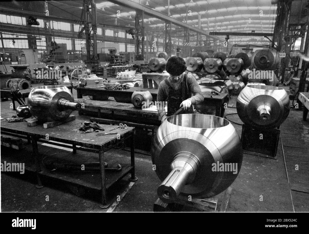 Berlin / foreigners / 28.7.1983 skilled worker at a large lathe at ...